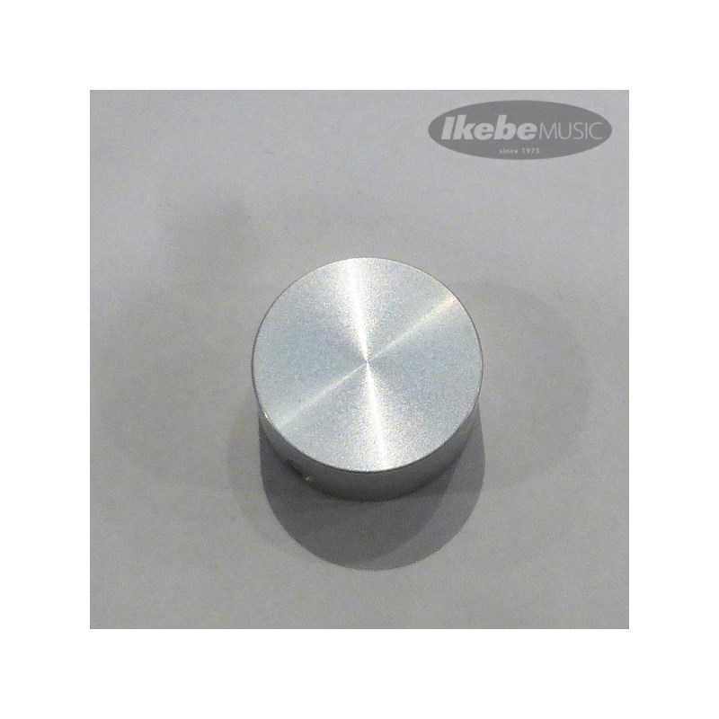 ■商品紹介幅広いフットスイッチに対して使える、イモネジ調節タイプのフットスイッチハット！1.5mm六角レンチにて両サイドから挟む形でフットスイッチに固定が出来るフットスイッチハットです。カラーバリエーションも豊富ですので、プレイ中の視認性向...