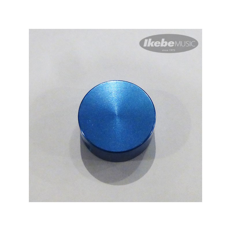 ■商品紹介幅広いフットスイッチに対して使える、イモネジ調節タイプのフットスイッチハット！1.5mm六角レンチにて両サイドから挟む形でフットスイッチに固定が出来るフットスイッチハットです。カラーバリエーションも豊富ですので、プレイ中の視認性向...