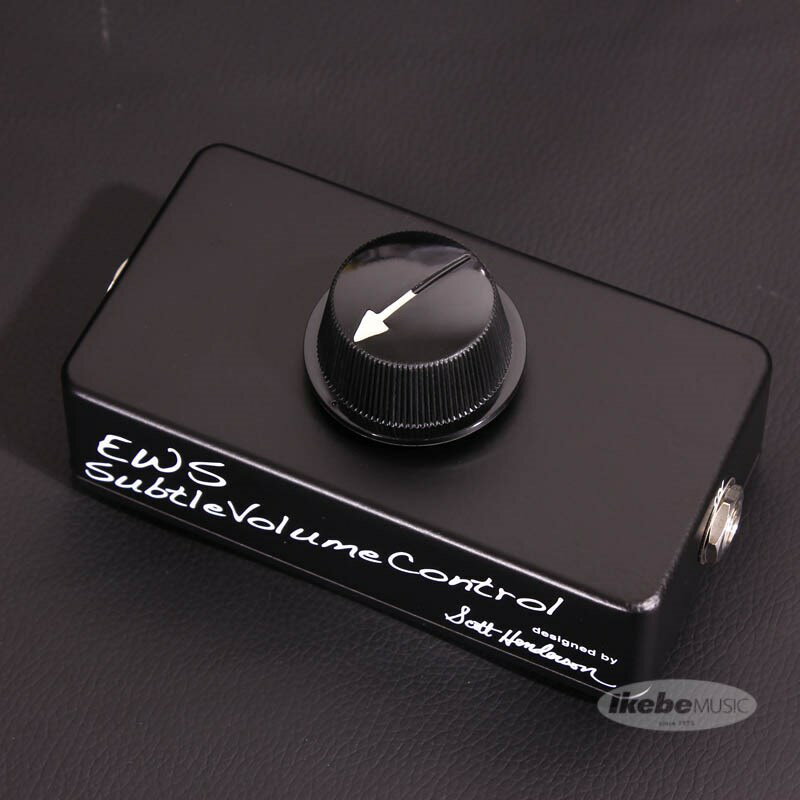 ■商品紹介スコットヘンダーソンの、そのサウンドとプレイスタイルの核といえるあのヴォリーム・ボックス！！その名もSVC SUBTLE VOLUME CONTROL！名手スコットヘンダーソンの持つギタープレイのテクニックもさる事ながら、あのトー...