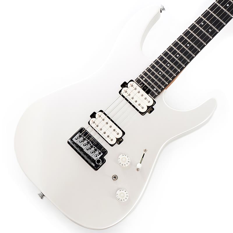 ■商品紹介Pro-Mod Plus Dinky DK24 2PTは、滑らかなDinkyシェイプのバスウッドボディ、ハイポジションへのスムーズなアクセスを可能にするシュレッダーズヒールカットとボディバックの1弦側ホーン部に大胆なコンター加工を...