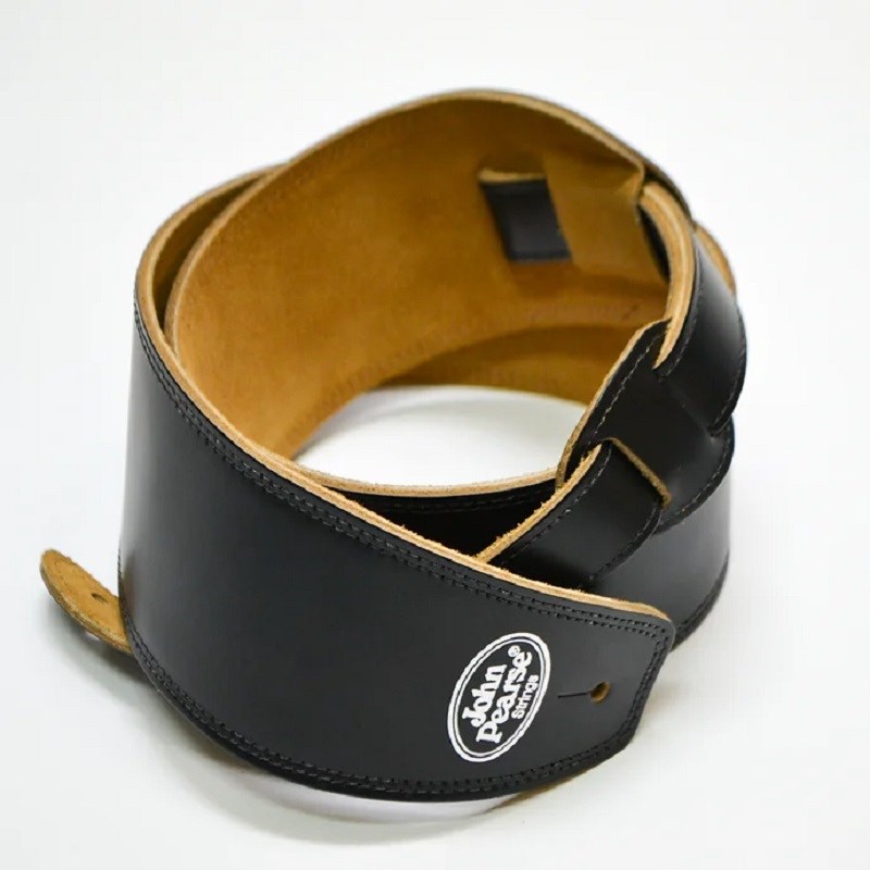 ■商品紹介ユニークなアコースティック楽器用の弦やアクセサリーを製作しているJohn Pearse(ジョンピアース)が送り出すギターストラップです。丁寧になめした最高品質の牛革を複数枚合わせ、二重の縫い目で縁取りした幅広のレザーストラップです...