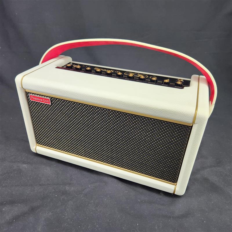 ■商品紹介進化したサウンド、ルーパー内蔵、AI機能、そして驚異的なトーン。全く新しいスピーカー・デザインとSonic IQ Computational Audioによって駆動されます。新しいDSPアンプ・モデリング・エンジンを搭載したSpa...