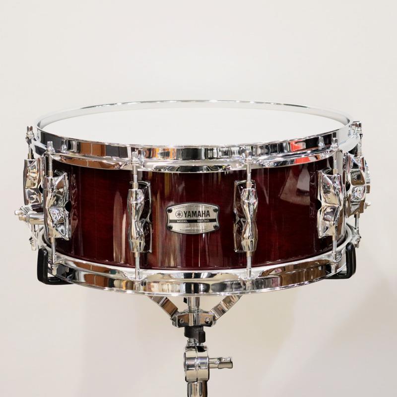 ■商品紹介※メーカーのイベント等で使用された個体の為、打痕等の使用感がございます。レコーディングカスタム特有の仕様、サウンドキャラクターを忠実に再現。既存のレコーディングカスタムメタルシェルスネアドラムとの相乗効果により、現代のレコーディン...