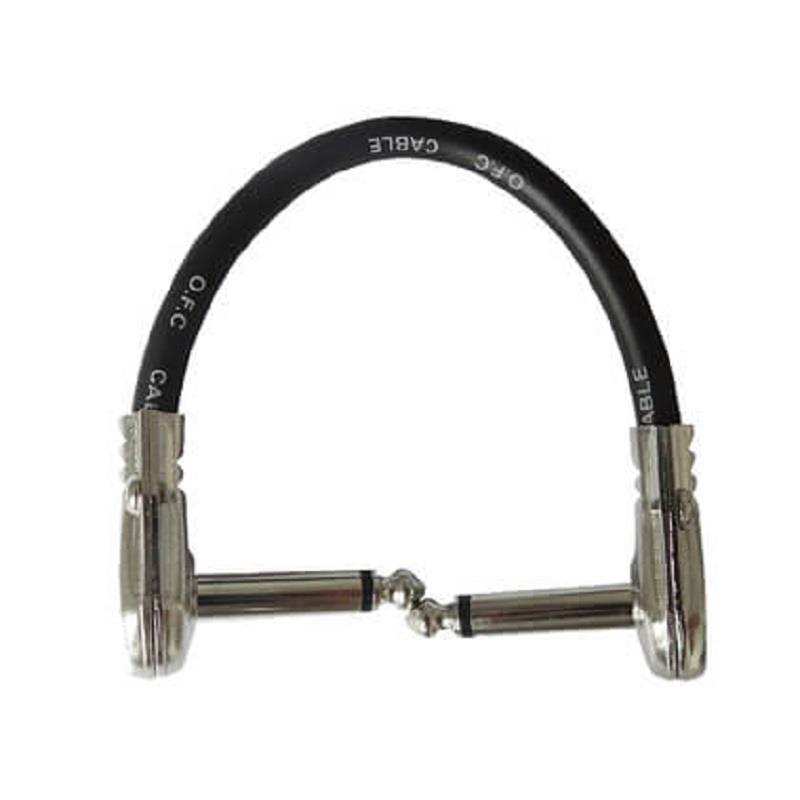 ■商品紹介複数のギター・エフェクターをシールドで連結する際に通常のシールドを使用するとエフェクター同士が離れてペダルが押しにくくなります。より快適にエフェクターを切り替える様、シールドのジャック部分をL字型に仕様変更、これによってエフェクタ...