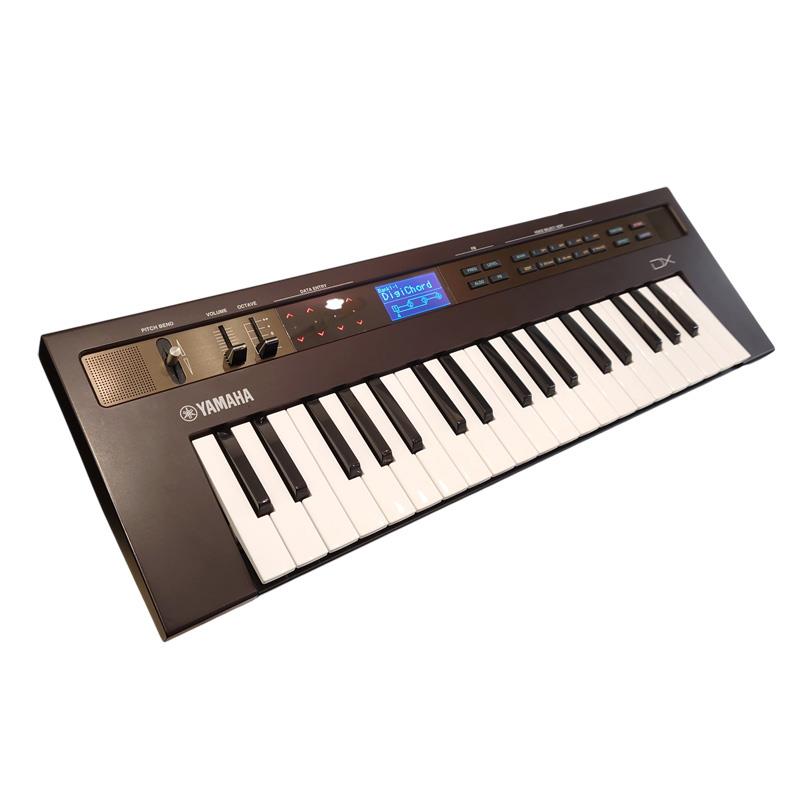 ■商品紹介☆「reface DX」の中古品が入荷いたしました！YAMAHAの名機「DX7」を再現した本格的なFMシンセサイザーですが、37Keyのミニ鍵盤、スピーカー内蔵、電池駆動も可能で、非常に軽量でお手軽に使えるモデルとなっております。...