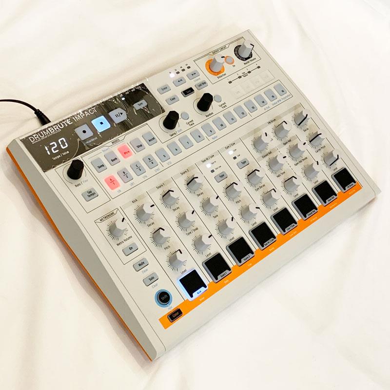 ■商品紹介☆1台限定・展示入替特価品！展示品の為、僅かに細かな擦りキズ等ございますが、通常動作確認済みです。1台限りのお買い得品、お見逃しなく！■本体状態：展示品■保証期間：メーカー1ヵ年■付属品 ：完備アナログ・サウンドへの飽くなき挑戦！...