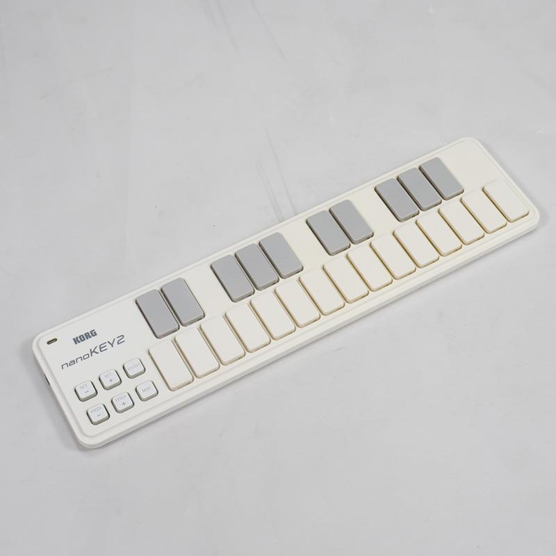 ■商品紹介■商品の状態：・擦傷や打痕があります。■付属品・なし※中古商品のため、ソフトウェアは付属いたしません。■保証期間：店頭保障1ケ月-----【製品の特長】薄さとタッチ・フィールを両立したベロシティ対応の25-keynanoKEY2で...