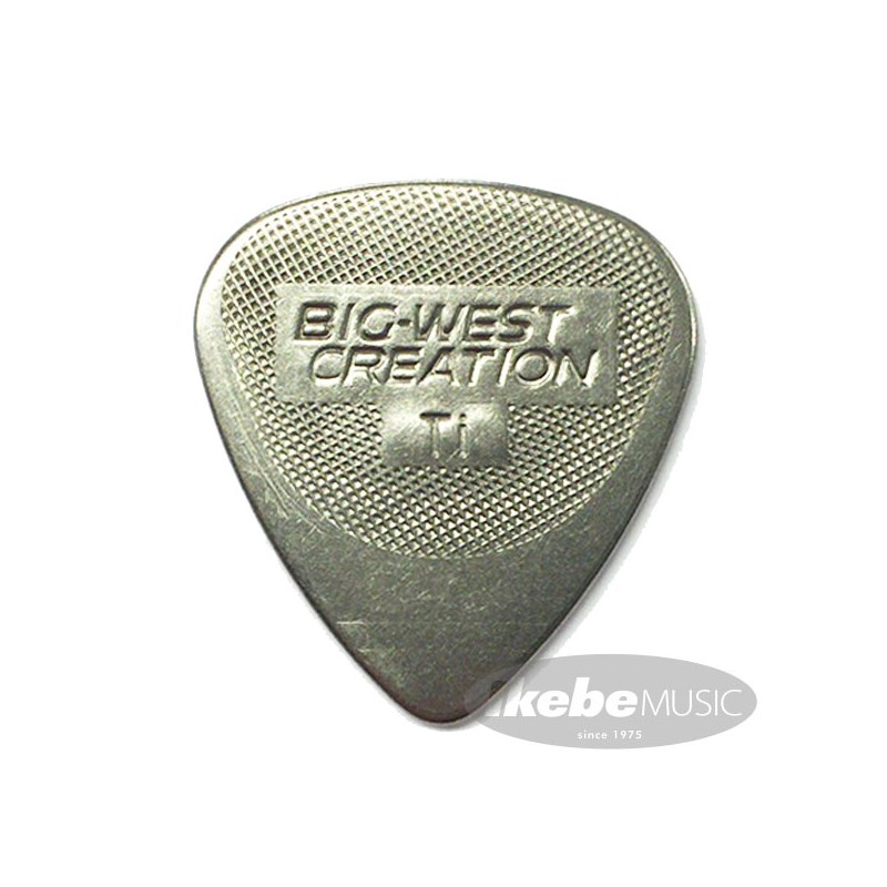 ■商品紹介BWC (Big-West Creation) PICKS SOLID TYPEピックは打楽器という考えによって製作されたBWCの良質なメタルピックです。丁寧な研磨作業により断面は丸みを帯び、従来の金属ピックにありがちなノコギリの...