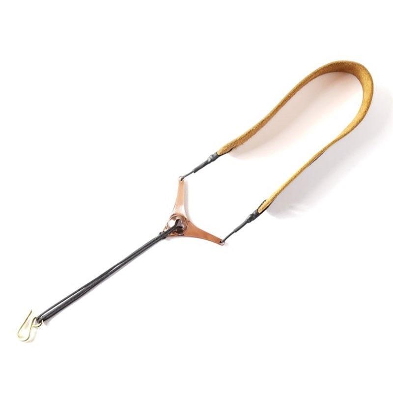 ■商品紹介レギュラー：V字型の銅製プレートににハート型の穴をあけ、真鍮製のフックを組み合わせたネックストラップです。銅と真鍮の相乗効果により、SV950フック仕様よりも倍音豊かで深みのある響きを生み出します。コストパフォーマンスに優れながら...