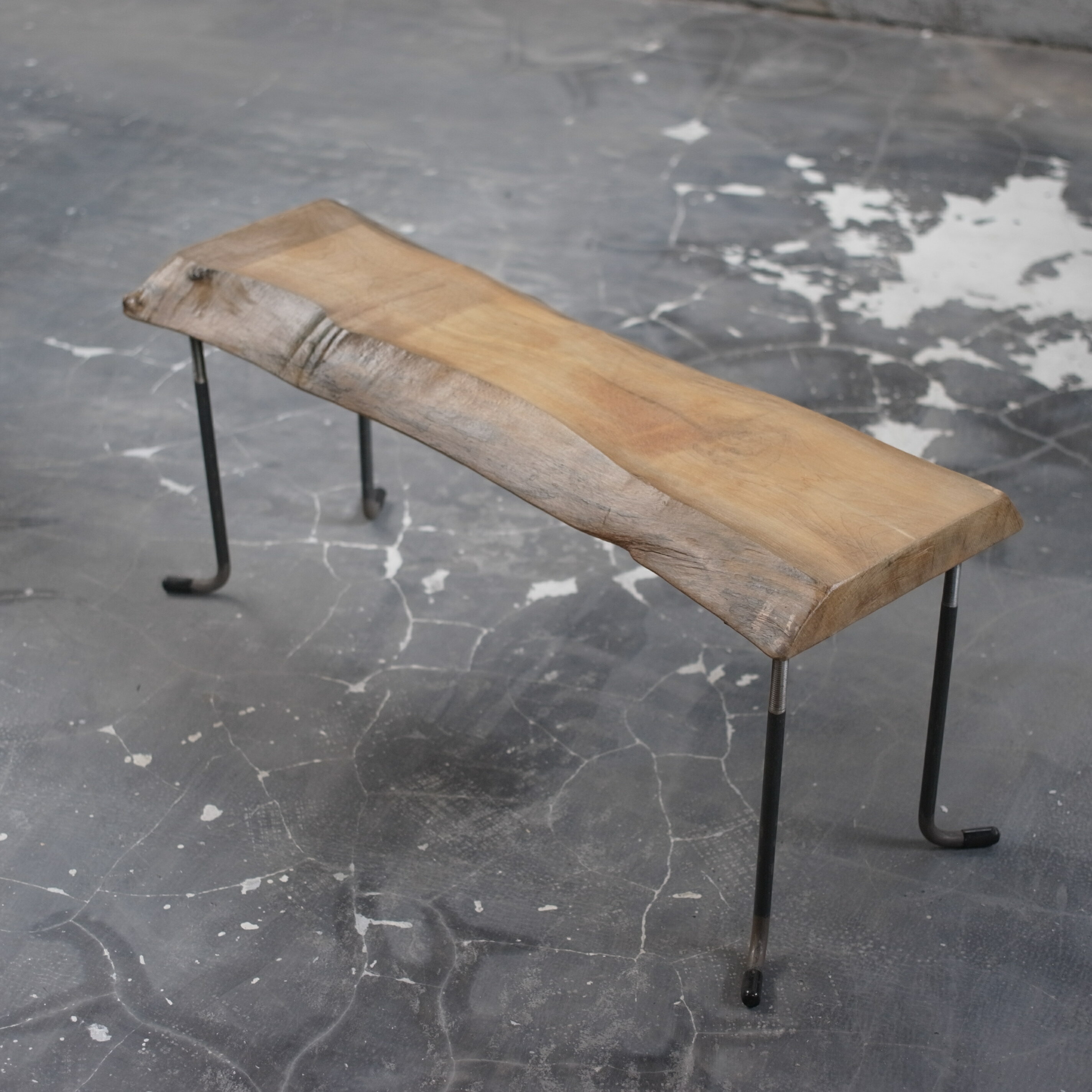 商品情報サイズH34cm×W76cm×D28cm色茶系商品説明ブライワックス（クリア）仕上げ脚は取り外し可能その他注意事項ディスプレイに用いた物は付きません。寸法は調整等で数ミリの誤差が生じる場合がございます。天然の木材を使用しておりますの...