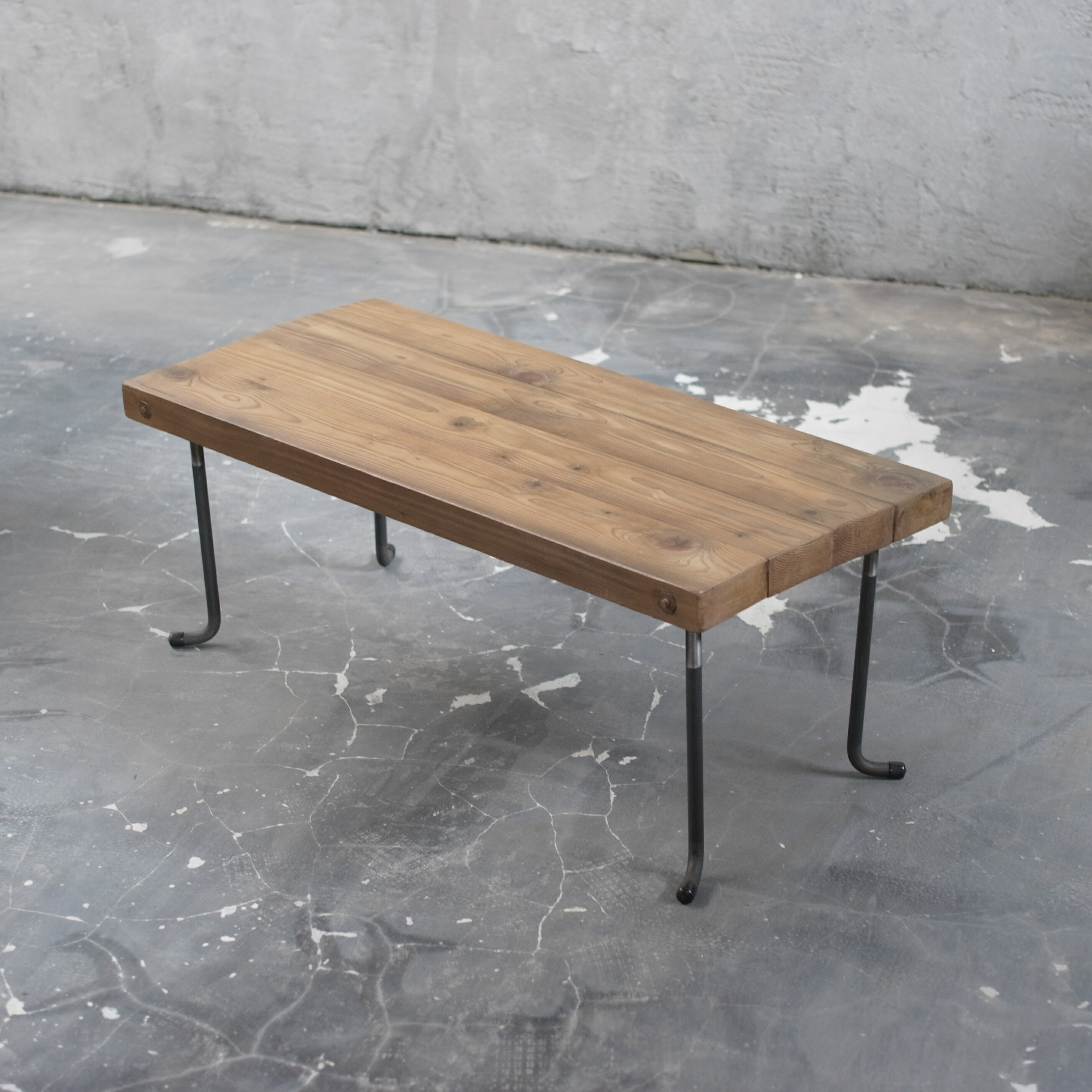 商品情報サイズH34.5cm×W89.5cm×D41cm色茶系商品説明ブライワックス（クリア）仕上げ脚は取り外し可能その他注意事項ディスプレイに用いた物は付きません。寸法は調整等で数ミリの誤差が生じる場合がございます。天然の木材を使用してお...