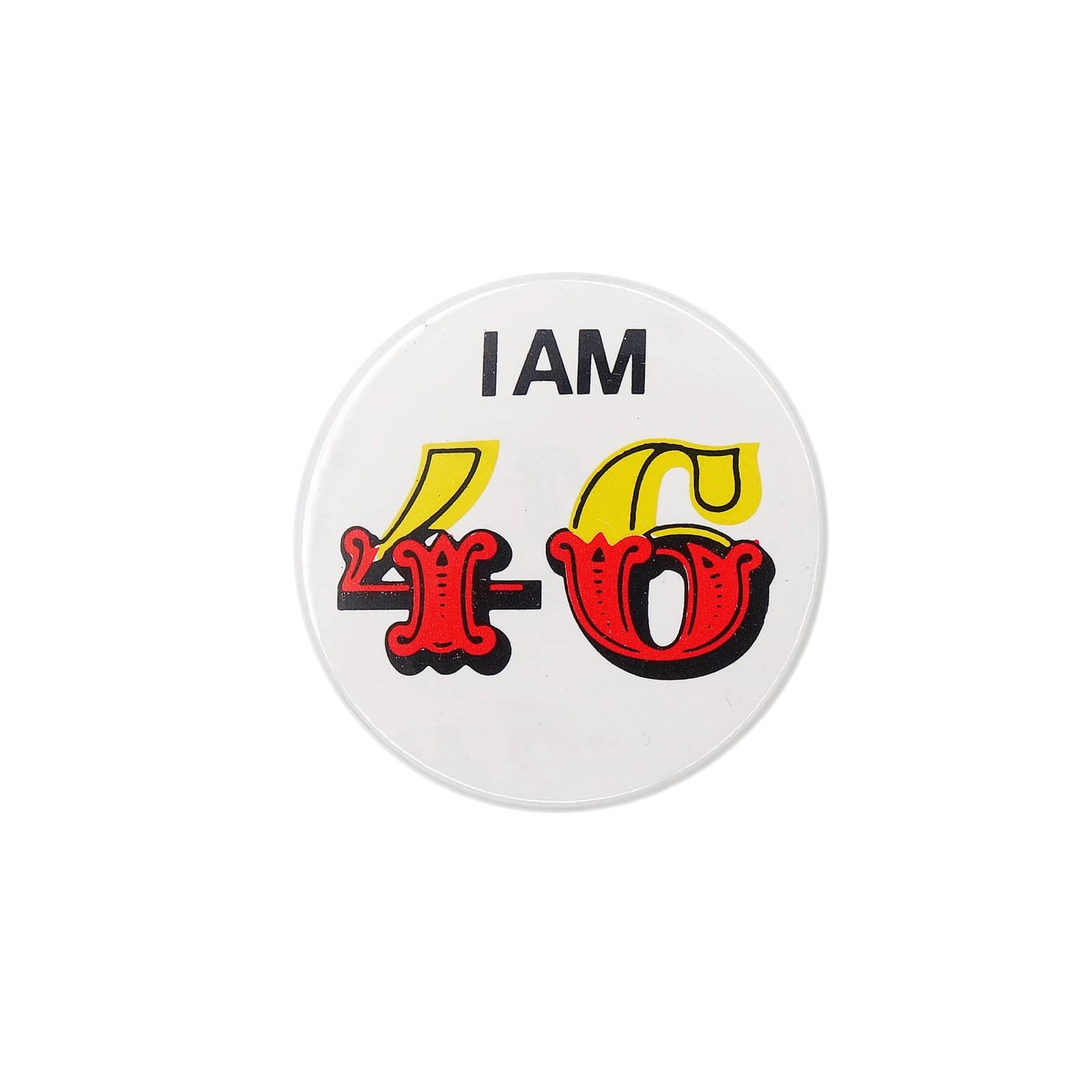 イギリスから入荷しました、レトロな缶バッジ。 I AM 46。 -誕生日,缶バッチ,服飾,ビンテージ- 縦 約4.4cm 横 約4.4cm ＞＞　ピンズを探す。 ＞＞　ブローチを探す。 ＞＞　キーホルダーを探す。