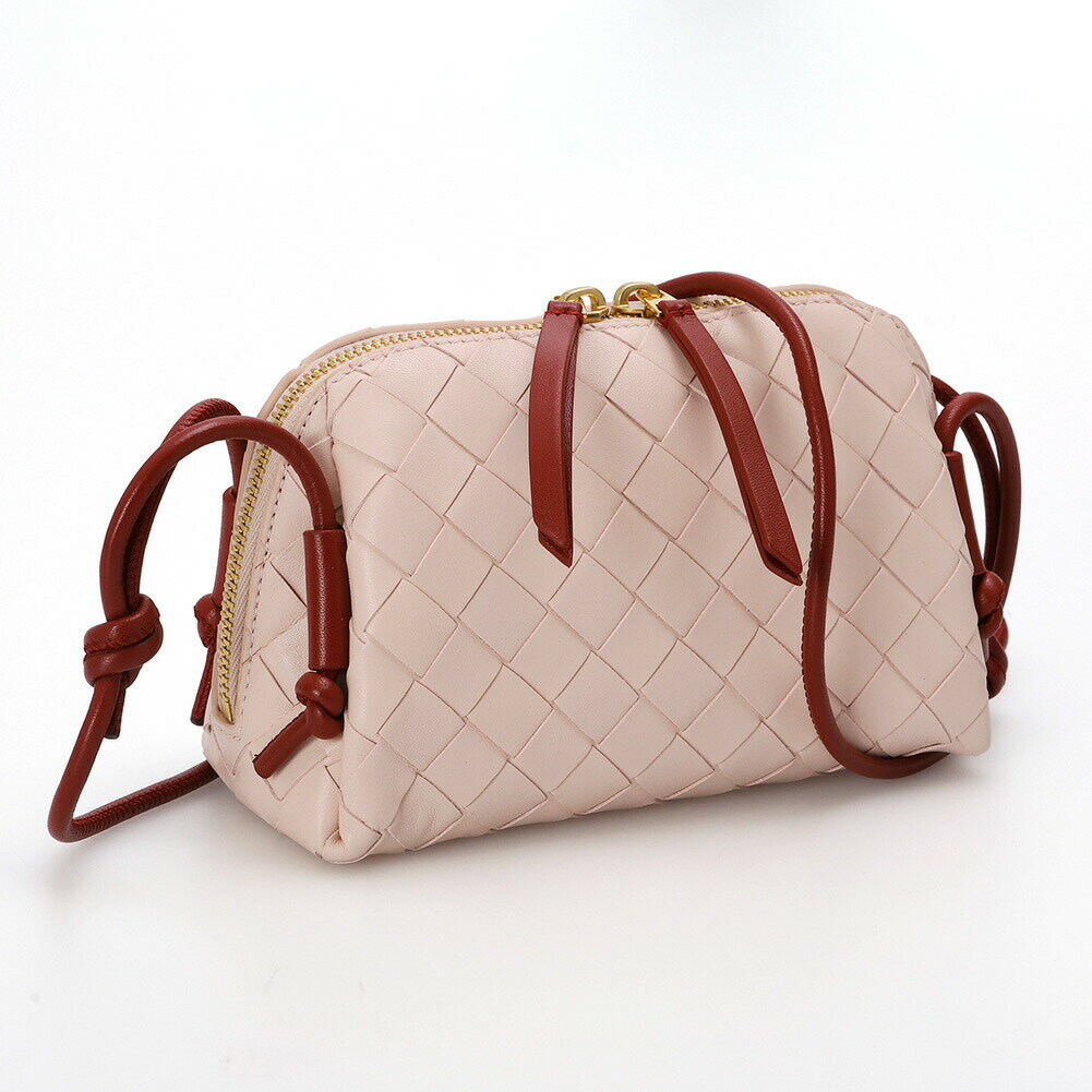 Size ・W:18.0×H:11.0×D:9.0（単位:cm） Color ・PINK(ピンク) ・金具／ゴールド Material ・ラムスキン Spec ・開閉／Wファスナー ・メインコンパートメント×1 ・ポケット×1 ・レザーの引...