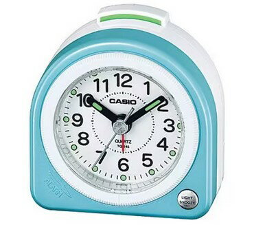 使いやすさを最優先に設計されたシンプル機能のスタンダード目覚し。 アラーム時刻のセットダイヤルがフロント回転リングタイプなので、針とダイヤルを一緒に確認しながらセットできるようになり、操作性が一段と向上しました。 電子音アラーム内蔵の、小型...