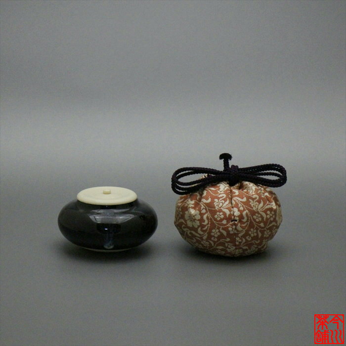 　■寸法　径9×高5.4cm　 　■ラクト蓋　 　■紙箱　 　※茶入は見本です。少し景色が違う場合があります。 ■在庫表記について 商品の在庫は、実店舗と共有しておりますので稀に在庫切れにも関わらず、ご注文が完了してしまう場合がございます。...