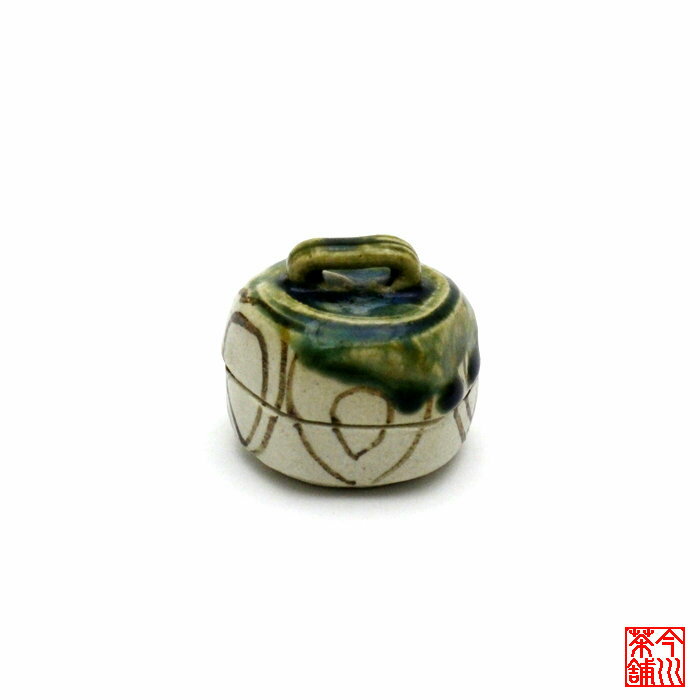 ■寸法　高5.2cm ■共箱　 ※きれいです。 ■在庫表記について 商品の在庫は、実店舗と共有しておりますので稀に在庫切れにも関わらず、ご注文が完了してしまう場合がございます。そのためご注文完了後、在庫切れのご連絡を入れさせて頂く場合があり...