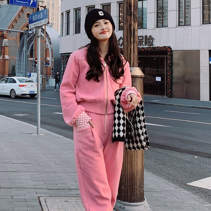 【カラー】ピンク【サイズ(cm)】S　M　L　XLS：＜上衣＞身丈54 バスト102 肩幅44 袖丈61 ＜下衣＞パンツ丈98 ウエスト62 ヒップ98　M：＜上衣＞身丈55 バスト106 肩幅45 袖丈62 ＜下衣＞パンツ丈99 ウエスト...