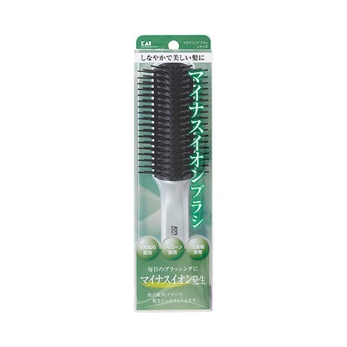 商品名 イオンエステ スタイリングブラシ L KQ3070 1本入 商品詳細 1本入62*230*45※しなやかで美しい髪に 商品説明 ●ブロースタイリングからブロードライ、ブラッシングと、幅広く使っていただけるブラシです。●ブラシ部からマ...
