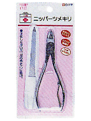 商品説明「ファミリーケア(FC) ニッパー ツメキリ 1コ入」は、ツメヤスリと爪切りのセットです。硬化した厚いツメや、足の巻きツメに最適です。 発売元　白十字 内容量：1個サイズ(外装)：180*92*15(mm)JANコード：　49876...