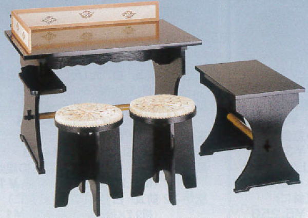 半東机のみ販売可（喫架のみ販売可） セット内容表千家用 天盤1個 半東机1個 円椅子2個 サイズ天茶盤：約長さ96×幅67.5×高60.7cm 梱包時 　盤：約73×89×高14.5cm 　盤：約76×104×高9.5cm 　几机と風炉先：...