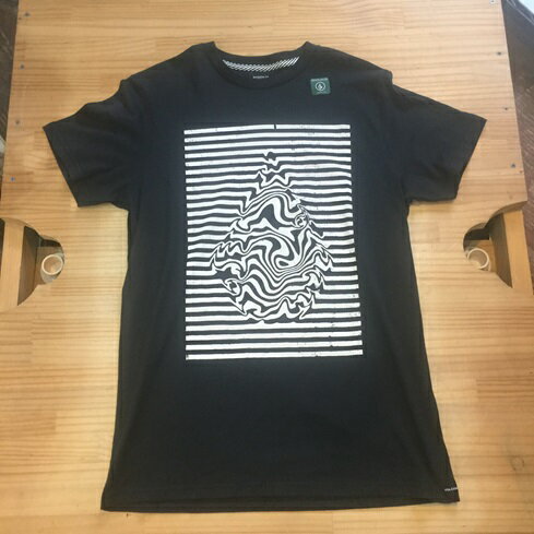 ボルコム Tシャツ メンズ 半袖 プリント ストリート スケート サーフ カジュアル Volcom STONE TRIP S/S TEE 【送料無料】 VOLCOMらしいデザインで、シンプルなコーデにも存在感をプラス。スケートやサーフスタイ...