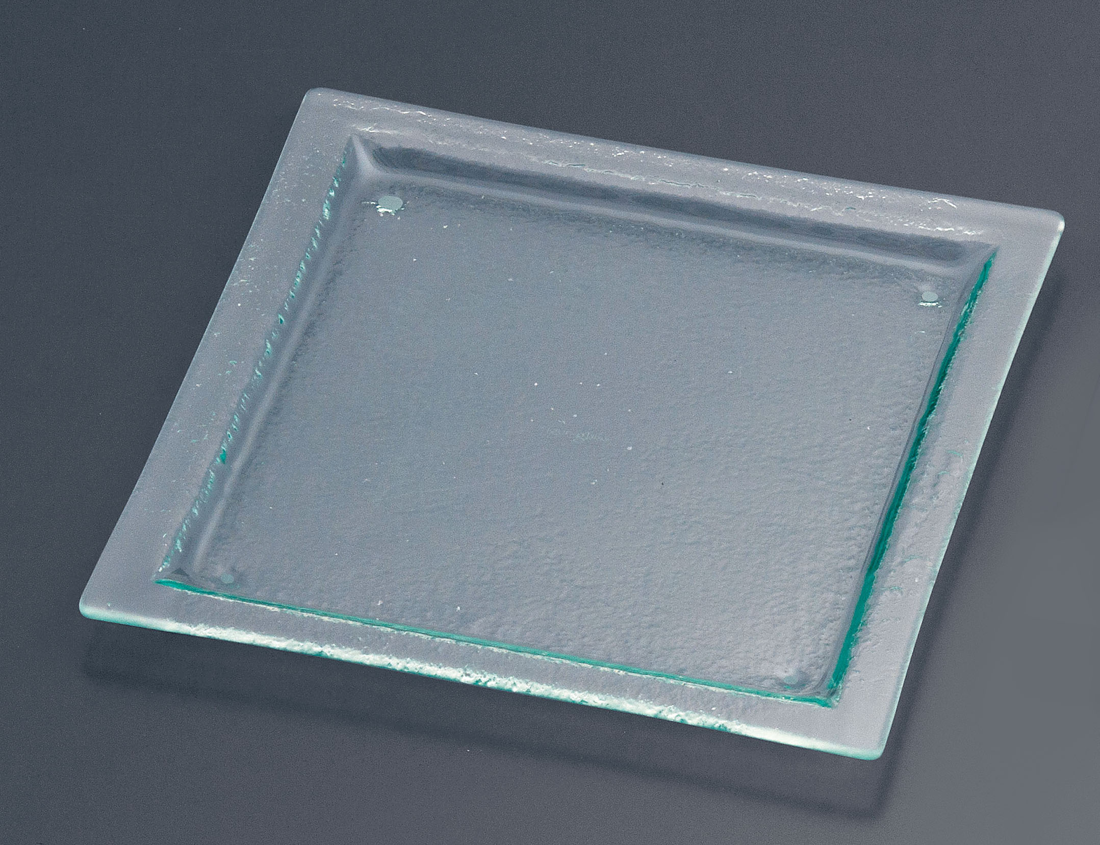 ＜特長＞●世界中の三つ星レストランや五つ星ホテルなどでご愛用いただいている｢GlassStudio(グラス・スタジオ):｣のセカンドブランドとして誕生しました。●厳選されたアイテムで展開し、｢GlassStudio(グラス・スタジオ):｣独...