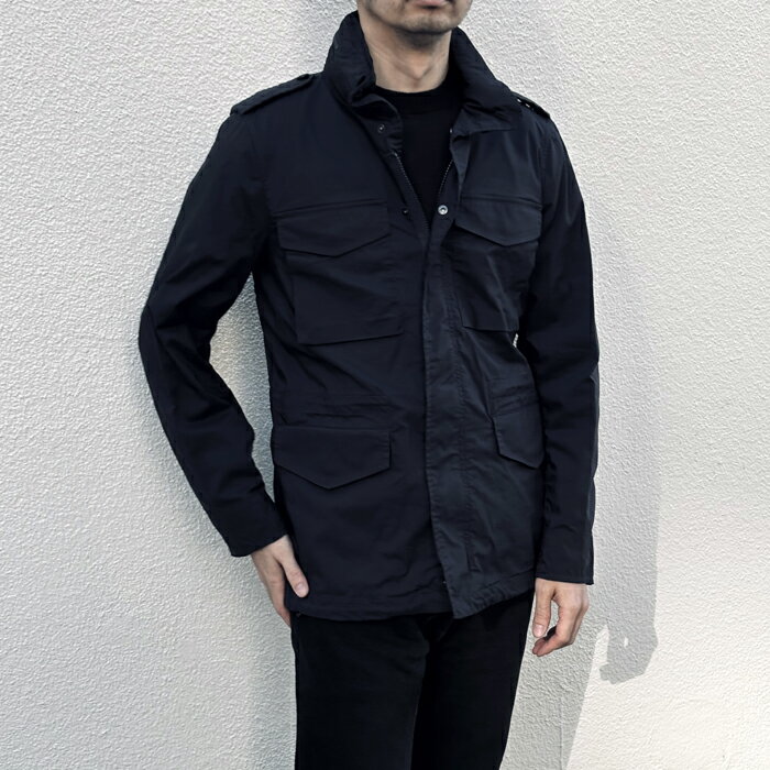 コメント ASPESI(アスペジ)より、フィールドジャケット【MINIFIELD COT】をご紹介。 ミリタリーウェアのM-65タイプフィールドジャケットをデザインソースにした1着は、メンズウェアの定番デザインとして幅広い世代から愛されてい...