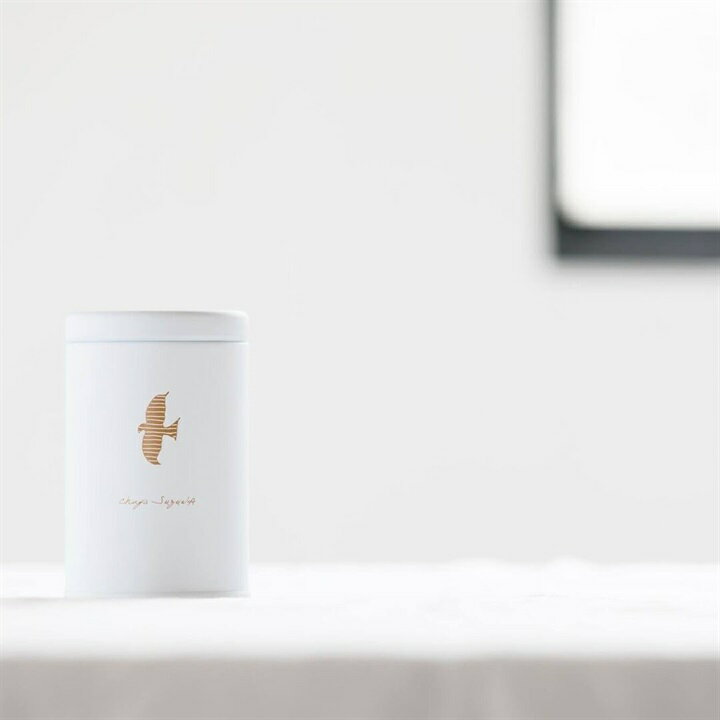 一日の終わりを楽しむお茶。 心も身体も自然と調うこの時間が好き。 「がんばった一日の終わりに、くつろぎの時間を過ごして欲しい」 おやすみのお茶は、一日の終わりのリラックスタイムの一杯に最適です。 一日の終わりを想い、丁寧に考え抜かれてブレン...