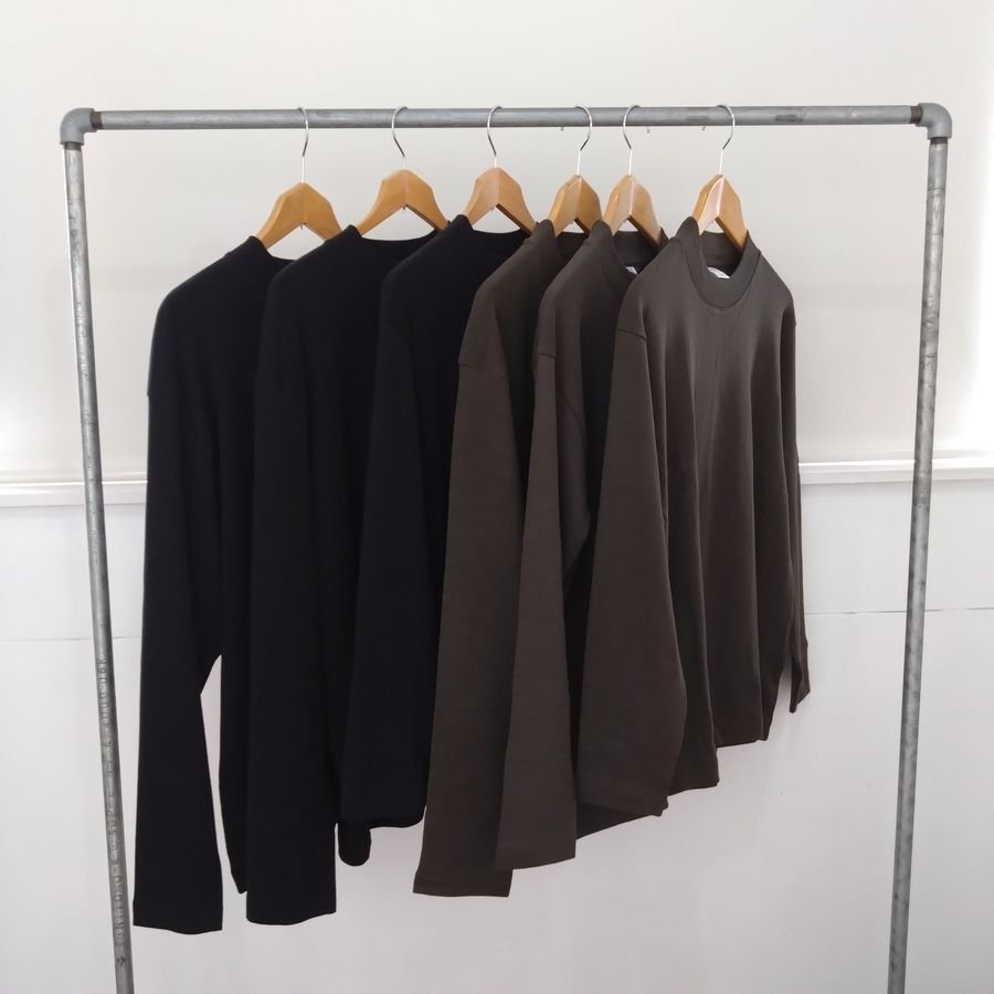 モデル(身長171cm)4着用 PANTS：Califonia Story(M相当） 【生産国】 イタリア ●コメント 襟元はモックネックになっています。 シルエットはボックス型になっています。 お手頃な価格も魅力です。 Gicipi (ジ...