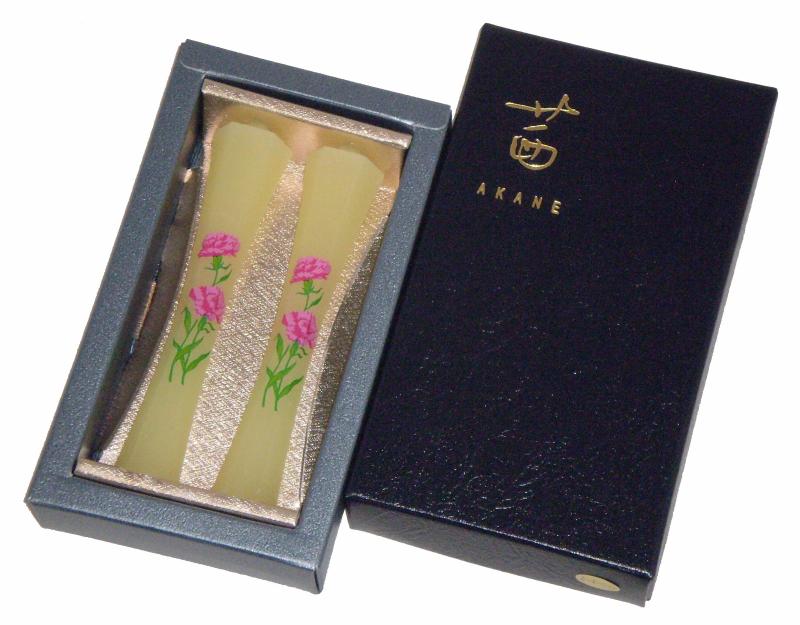 鳥居のローソク 蜜蝋 茜 2本入 カーネーション #100818<b>原産国 :</b> 日本<b>原材料 :</b> 精製未晒蜜蝋、精製パラフィン、植物性ステアリン酸、綿糸、スクリーンインキ類