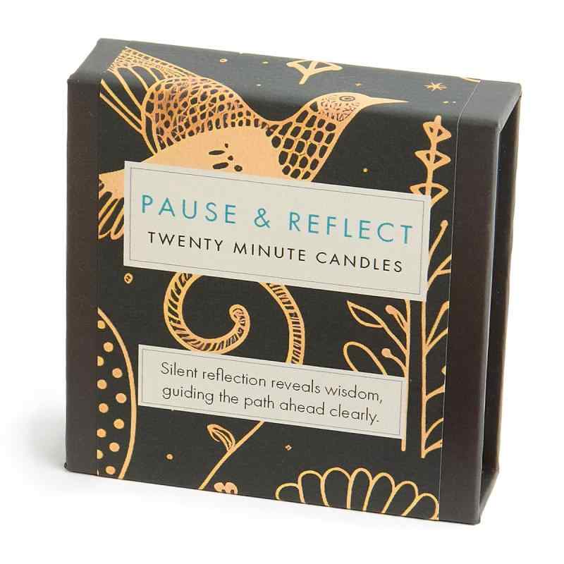 シグネチャーコレクション – Pause &amp; Reflect (フォーク) セラミックホルダー付き20分キャンドル12個。心の穏やかさを見つける – ゆっくりと呼吸し、緊張をほぐし、穏やかで自然なキャンドルライトで心を集中させます。...