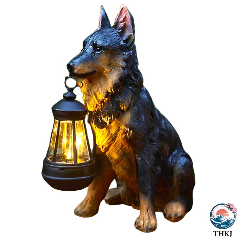? ソーラーパワー：このソーラー犬像は外部電源を必要としません。日中にスイッチをオンにして充電するだけで、夜にはランタンが自動的に点灯し、暖かい照明効果を提供します? 自由に取り外し可能：この屋外ガーデン装飾ランタンには鉄製のリングフックが...
