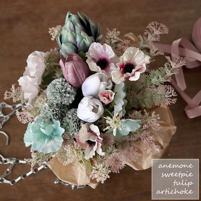 1本の花からすべて選びました。ラッピングの方法につきまして仕様・規格部分をお読みください。 制作の際に、器に合わせて造花の茎の部分をカットしますので、ご注文をいただいてからの変更・キャンセルは不可となります。 予めご了承ください。 造花の展...