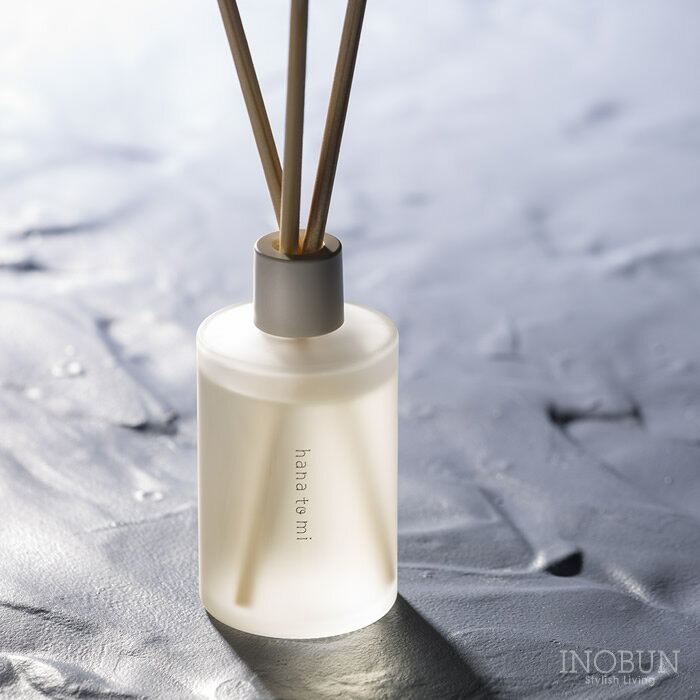 清潔感を出したい場所に環境に配慮し、杉間伐材からできた杉スティックを使用。ライフスタイルに合わせて、天然精油が香る心地よいお部屋に。天然精油100％の香り。 【kurobo クロボウ（黒方）】 国産薄荷とユーカリの深呼吸したくなるクリーンな...