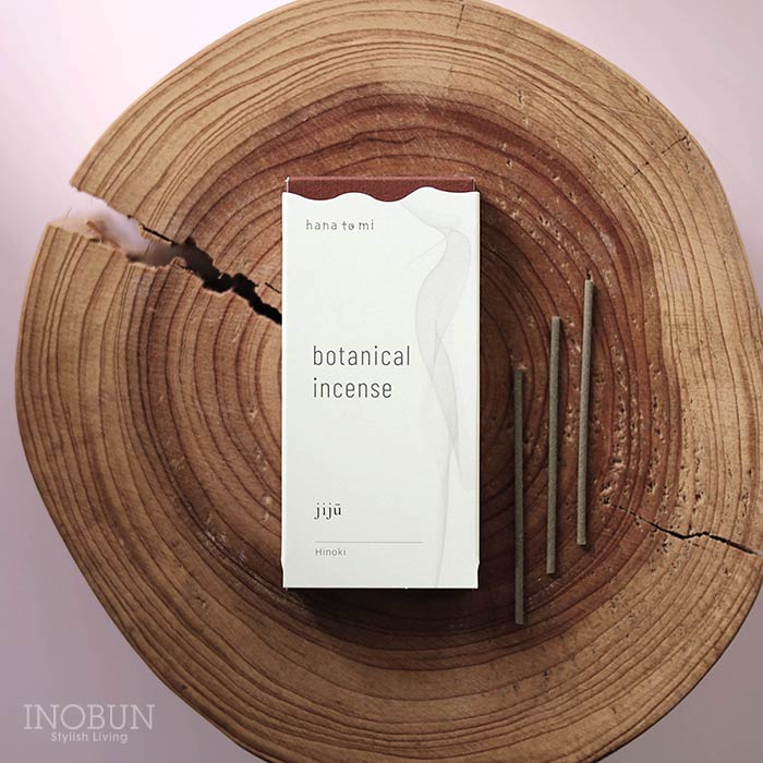 香りと視覚が調和する、安らぎ体験を自分らしさを取り戻すくつろぎの10分間。 天然素材の香りとゆらぎを愉しむ精油のお香ができました。 やさしい香りとゆらぎ。毎日の小さなリセットタイムにぴったりのお香です。 火を灯して香りに包まれる10分間だけ...