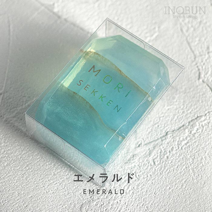 クレオパトラに愛された、世界四大宝石の一つエメラルド宝石のように輝き、爽やかな香りが広がる石鹸。 きめ細かい優しい泡が、顔も体も手も、しっとりと包み込みながらさっぱりと洗い上げます。 すべて職人の手作りで、ひとつひとつに心がこもった特別な一...