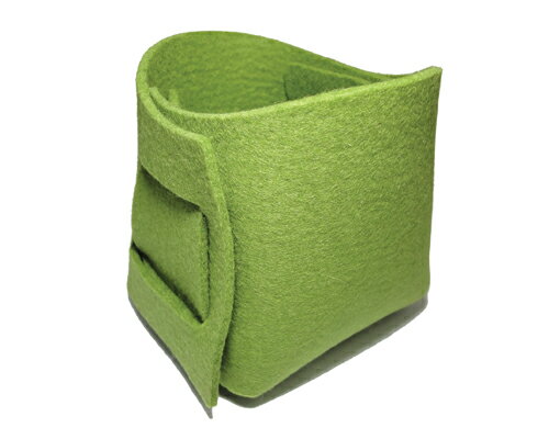 100%ウールの温かみのある小物入れ。 ※こちらの商品はギフトラッピング対象外です サイズ：17×13×17cm（組み立て時）【Mサイズ】 素材：100%ウール フェルト カラー：グリーン 原産国：フィンランド