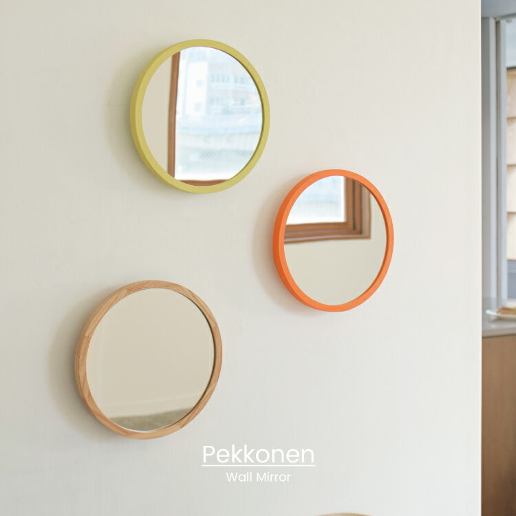 商品について 商品名 Pekkonenペコネン ウォールミラー サイズ φ28×D5.5 cm 材　質 木、MDF、ガラス 重　量 0.6 kg 仕　様 完成品(組み立て不要) 壁から浮き出たようなユニークさと、暮らしに溶け込む心地よさのバ...