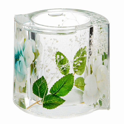 アクリルの中でブルーとホワイトのローズが ユラユラとゆらめくフリースタンドです。 まるで水中に美しいバラの花が浮かんでいるようなデザインに うっとりしてしまいます。 洗面台やドレッサーなど歯ブラシやメイク道具等を入れるのにお勧めです。 【サ...