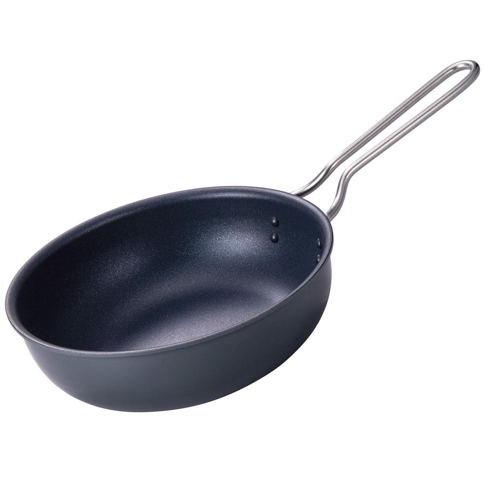 サイズ(約):234×400×深さ62～78mm、取っ手までの高さ82mm本体重量(約):810g素材・材質:本体/2層クラッド(ステンレス鋼・アルミニウム合金)、内面/テフロン(TM)プラチナプラス加工、外面/セラミック耐熱塗装 (マット...