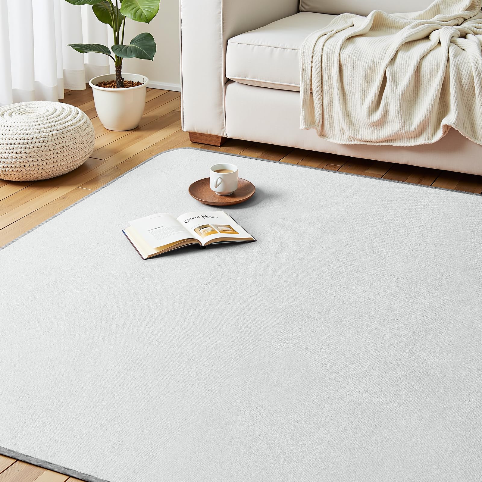 ・【北欧無地仕様】サイズ：200×250cm 約3畳 表地：ポリエステル75％棉25％ 約4mm 中材：ウレタンフォーム約5mm裏面：不織布(滑り止め加工)約2mm　重さ：約2.4kg・【 安全安心 カーペット 】防ダニ・抗菌・防臭仕様。滑...