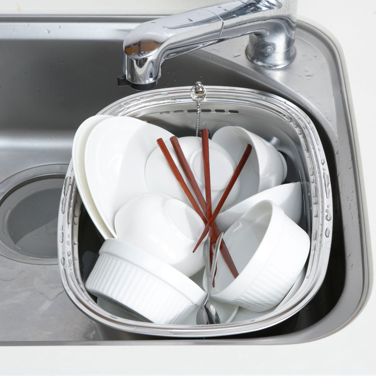 サイズ外寸：約 幅29×奥行38×高さ15.5（cm）内寸：約 幅24.5×奥行33.5×高さ12.5（cm）重量約 750g容量約 6.7L※あふれ面までの容量内容量本体1個、中栓・チェーン各1個材質本体・チェーン：ステンレス鋼脚ゴム・中...