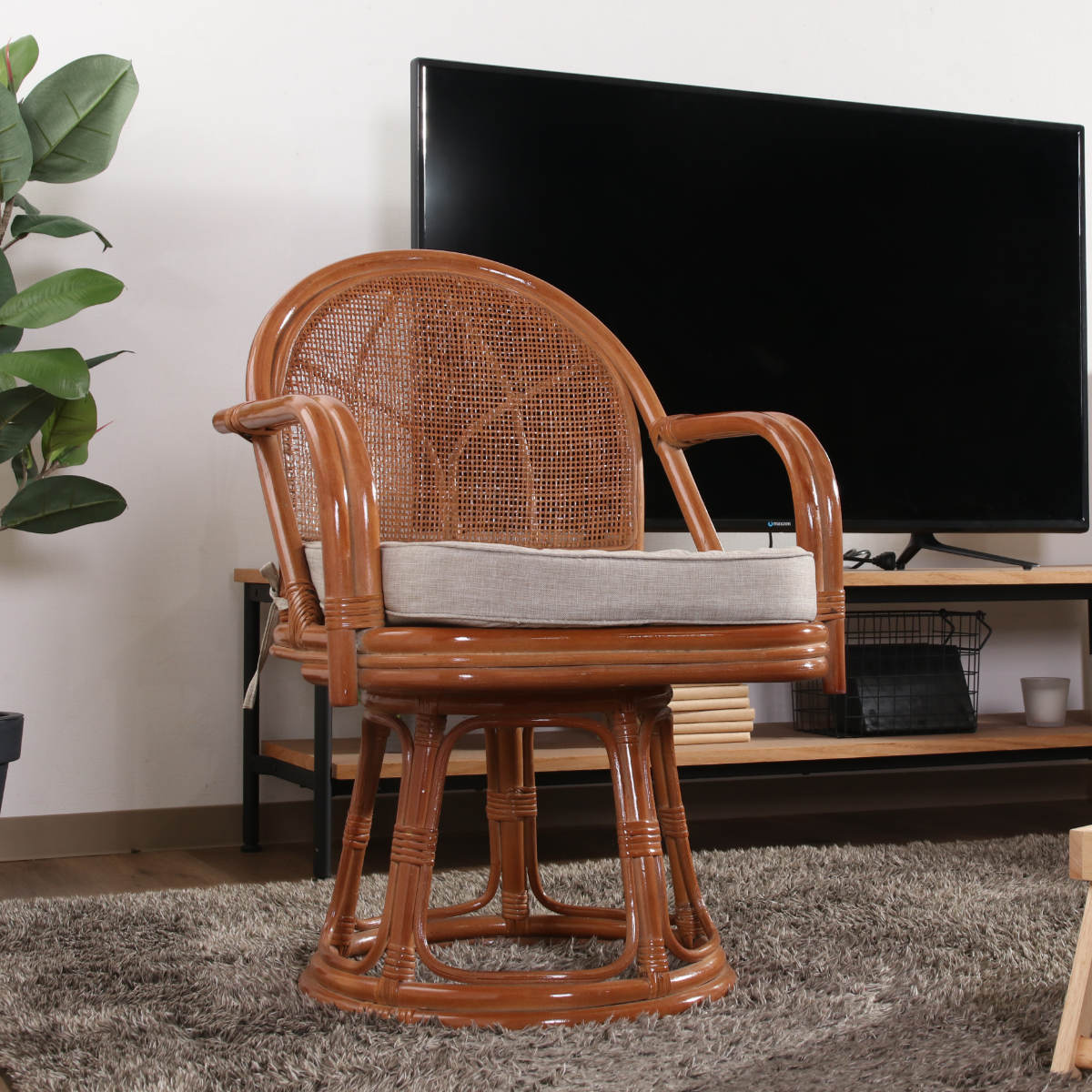 サイズ約 幅51×奥行54×高さ75（cm）座面高：約 40（cm）重量約 4.5kg内容量1台材質構造部材：籐、ラッカー塗装張地：ポリエステル100％クッション材：ウレタンフォーム生産国インドネシア製組立状態完成品（一部取付）梱包サイズ幅...