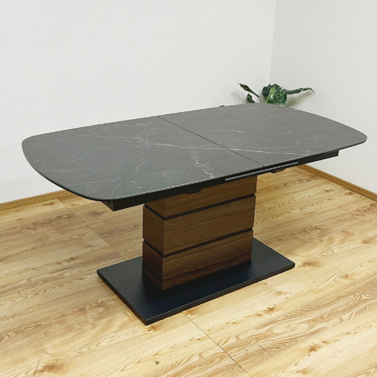 サイズ約 幅160～200×奥行85×高さ72（cm）重量約 101kg内容量1台材質天板：セラミック、ガラス、MDF脚部：ステンレス、鉄、MDF塗装：紛体塗装カラーブラック生産国中国製耐荷重約50kgお届け梱包数3個口注意事項※商品ページ...