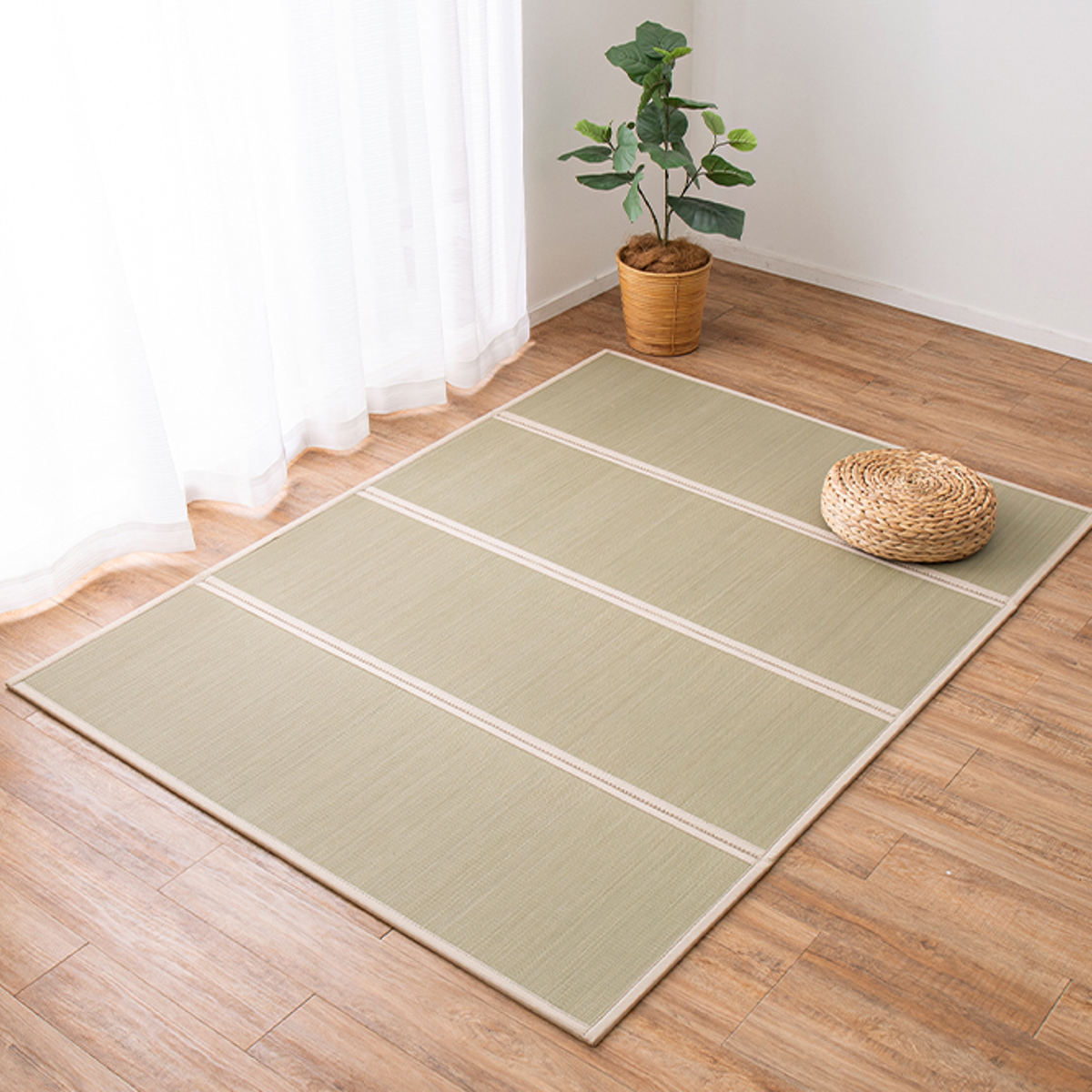 サイズ約 横140×縦200（cm）厚さ：約 1.1（cm）重量約 5.2kg内容量1枚材質表地：い草中材：不織布生産国中国製洗濯不可区分返品・キャンセル区分（不可）置き畳 4つ折り畳 マットレス 貴船 D ダブル※こちらのページはダブルの...