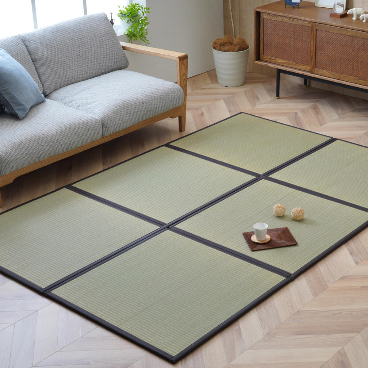 サイズ約 横82×縦82（cm）厚さ：約 1.7（cm）内容量6枚入り材質表地：い草中材：ヒバ硬綿裏：連結用ジョイント付ヘリ：PP、PE生産国日本製洗濯不可乾燥機使用不可注意事項※商品ページ内には別の商品を含む画像を使用しています区分返品・...