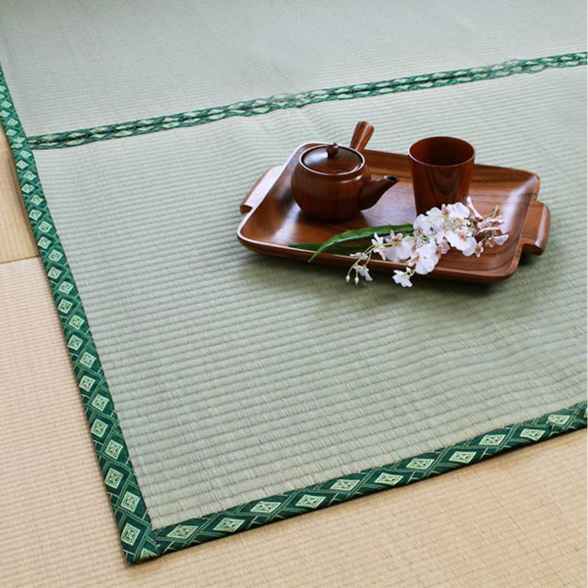 サイズ約 横352×縦352（cm）厚さ：約 0.3（cm）内容量1枚材質い草100％ （引目織り）生産国中国製備考防ダニ防カビ加工抗菌機能フリーカット（別途縁は付属しておりません）区分返品・キャンセル区分（不可）ラグ い草上敷 伊勢 江戸...