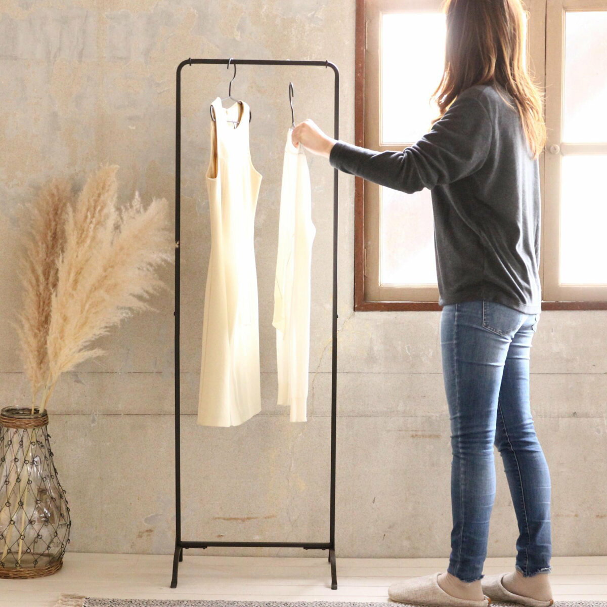 サイズ約 幅45×奥行30×高さ144.5（cm）材質アイアン生産国中国製注意事項※商品ページ内には別の商品を含む画像を使用しています区分返品・キャンセル区分（不可）ギフトラッピングページを見るハンガーラック ジョセフアイアン スリム 組立...