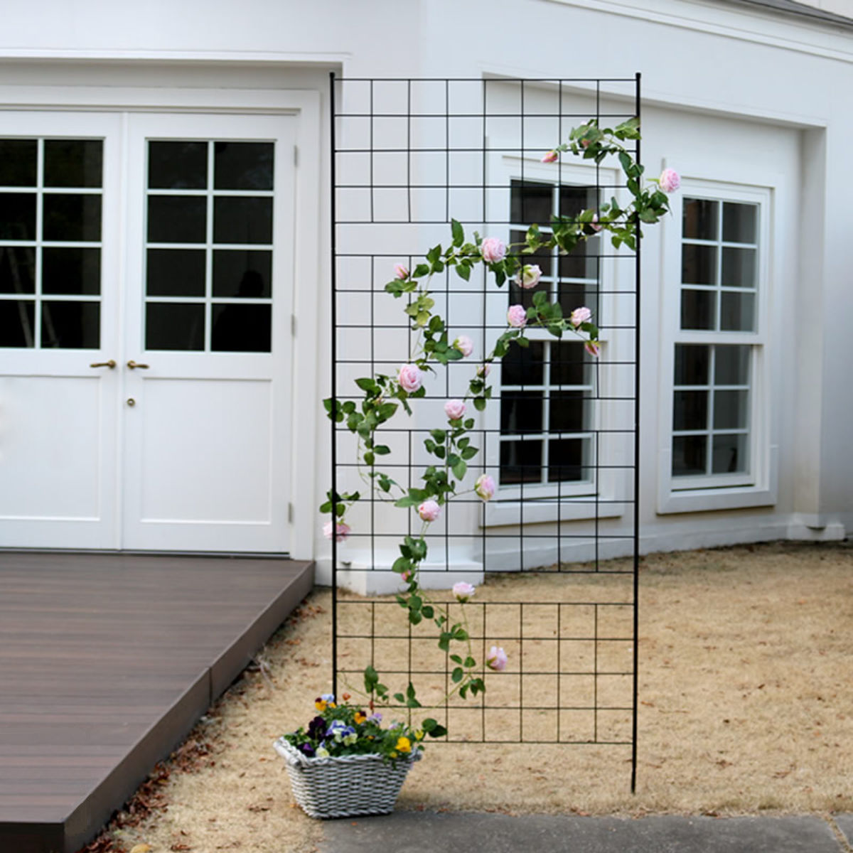 サイズ約 幅88.5×高さ226（cm）厚さ：約 1.3（cm）（1枚あたり）重量約 5kg内容量2枚組材質スチール（粉体塗装）組立状態お客様組立品備考※上下分割式なので、使っていない間はコンパクトに収納できます。※基本的に埋め込み部分をし...