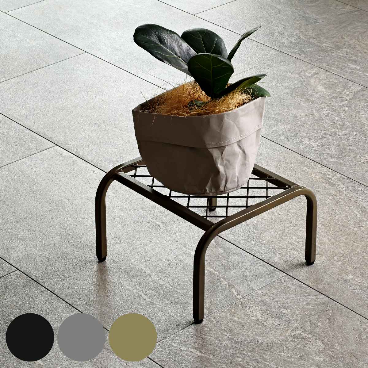 サイズ約 幅25×奥行25×高さ15.5（cm）重量約 0.5kg内容量1個材質スチール（粉体塗装）種類ブラック、グレー、ゴールド組立状態完成品屋内・屋外屋外兼用区分返品・キャンセル区分（不可）花台 アイアン プランタースタンド TWILL...